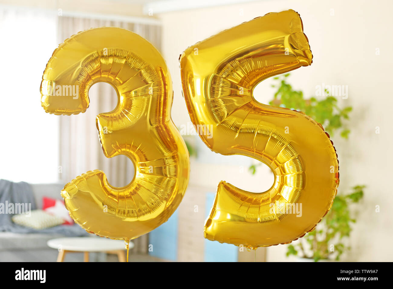 Happy 35th birthday gold hi-res stock photography and images - Alamy