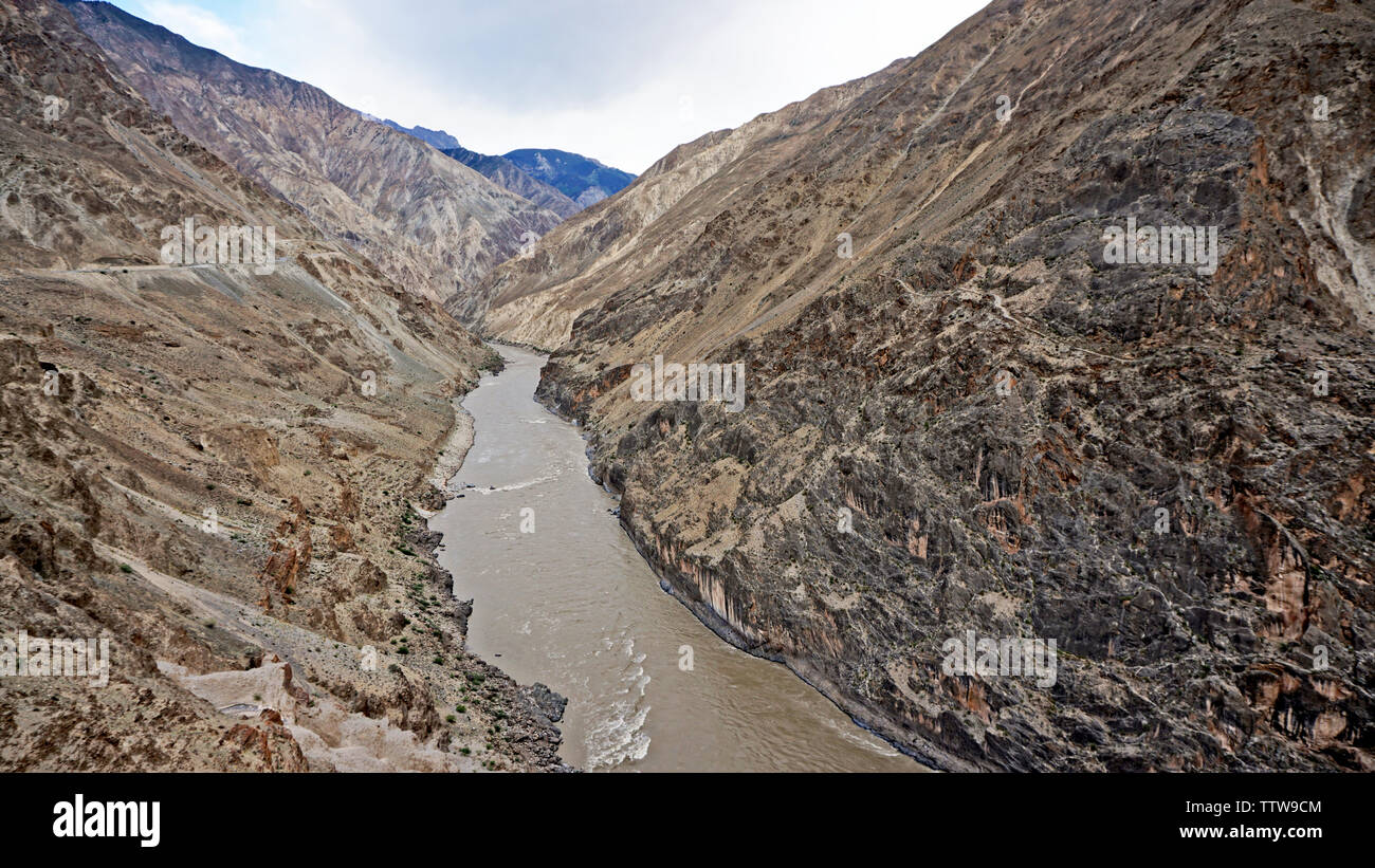Nu River Scenery, 318 Sichuan-Tibet Line Nu River section, located ...