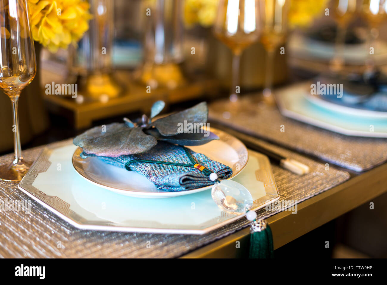 Modern crockery hi-res stock photography and images - Alamy