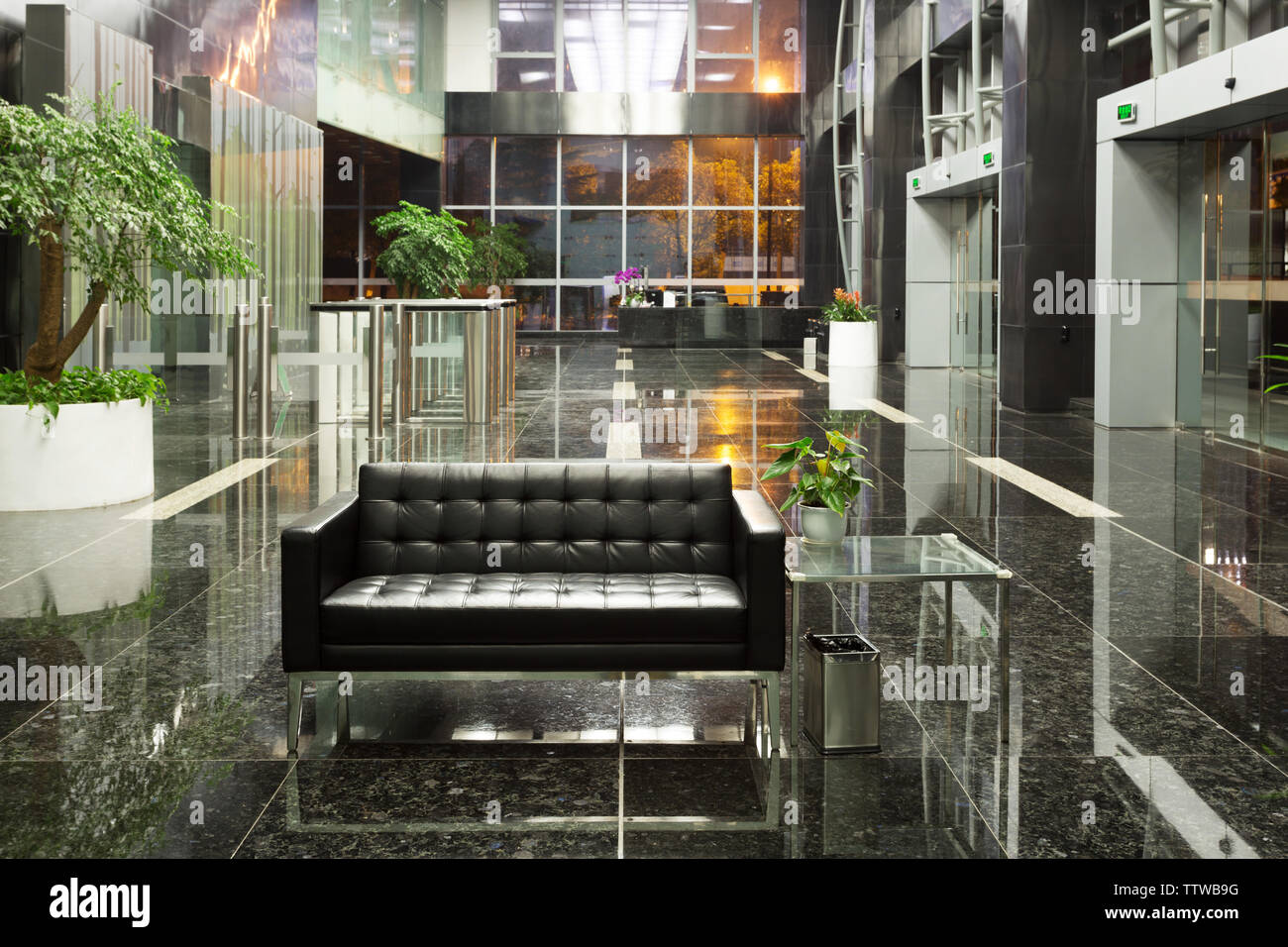 Modern office building Stock Photo - Alamy