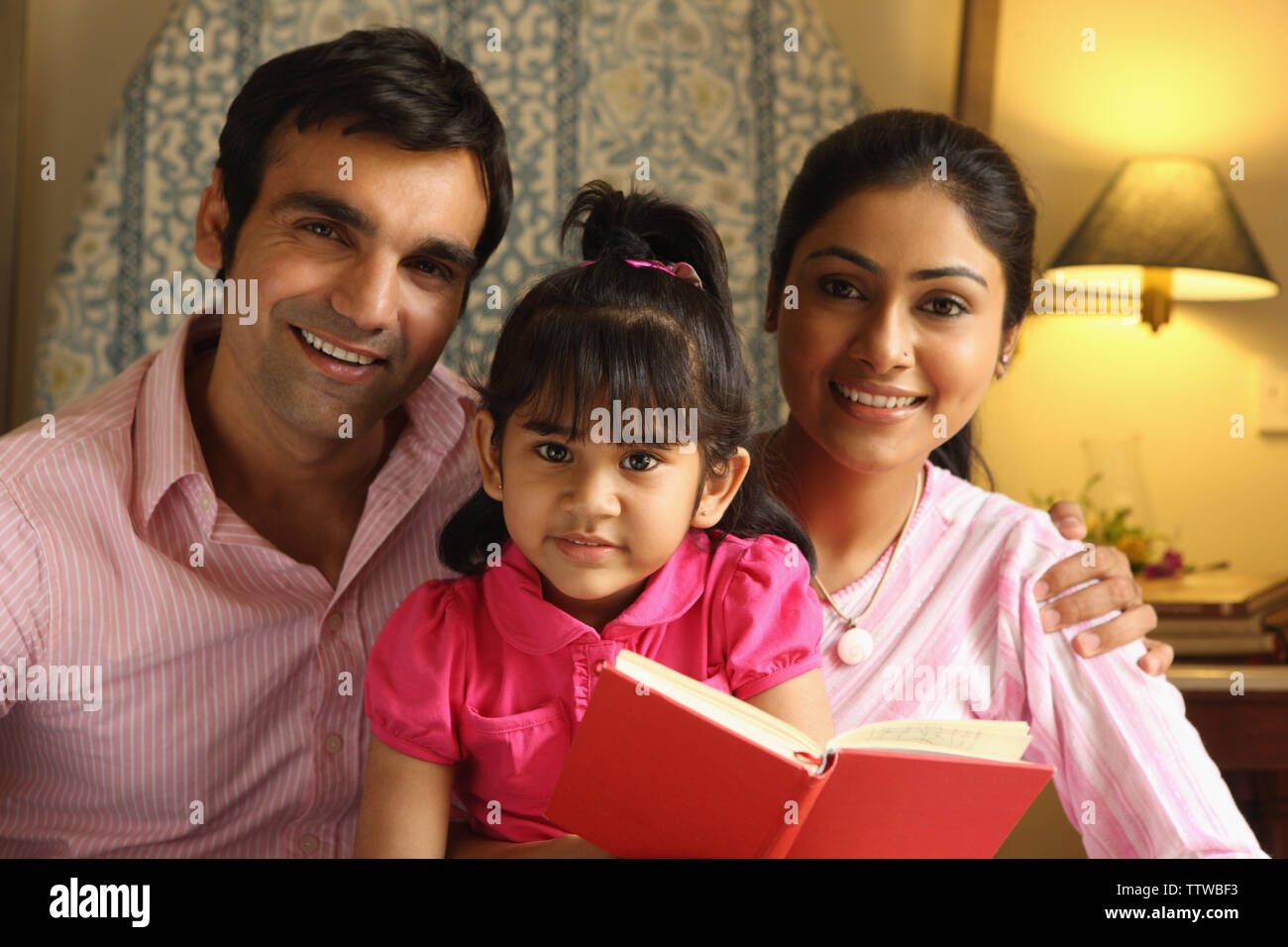 India nuclear family hi-res stock photography and images - Alamy