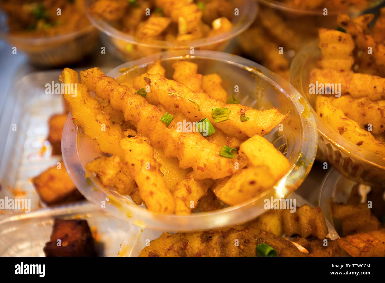 Chengdu wide alley narrow hi-res stock photography and images - Alamy