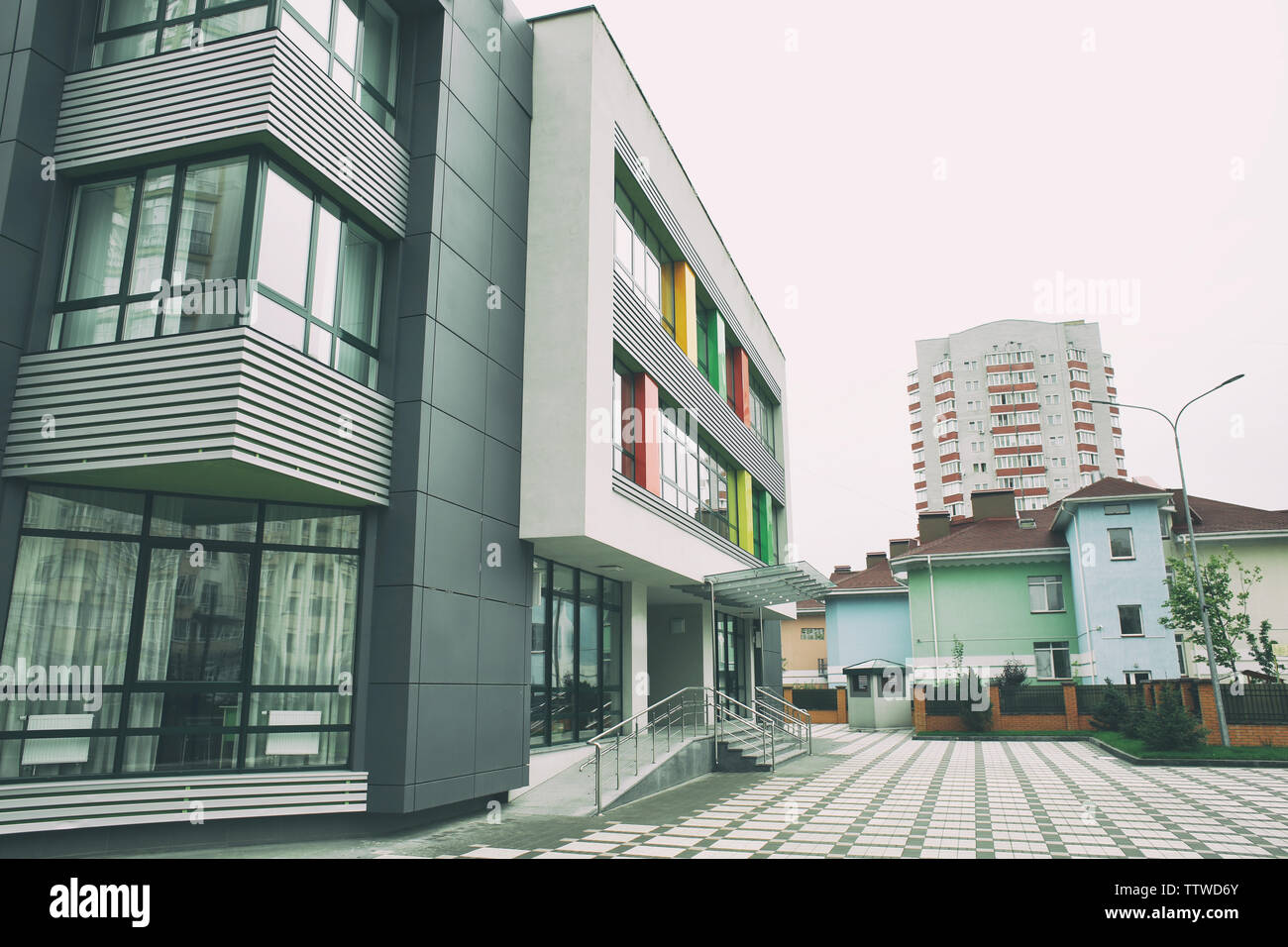 Exterior of modern school building Stock Photo - Alamy