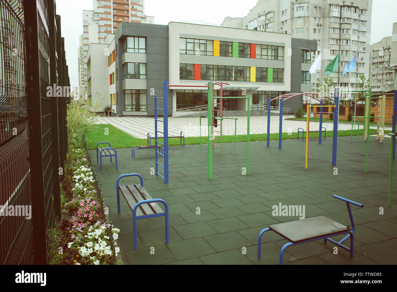 Exterior of modern school building Stock Photo - Alamy