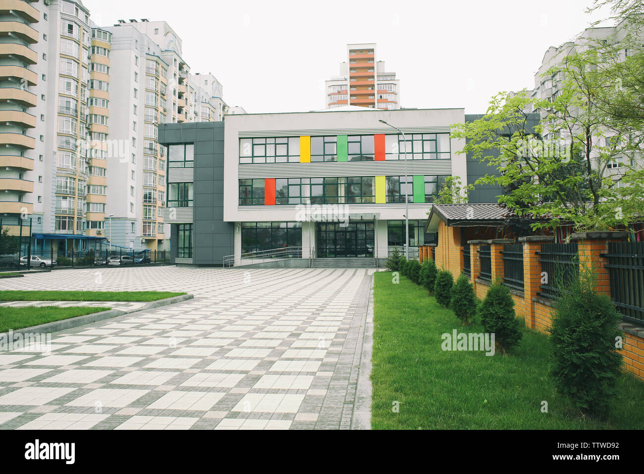 Exterior of modern school building Stock Photo - Alamy