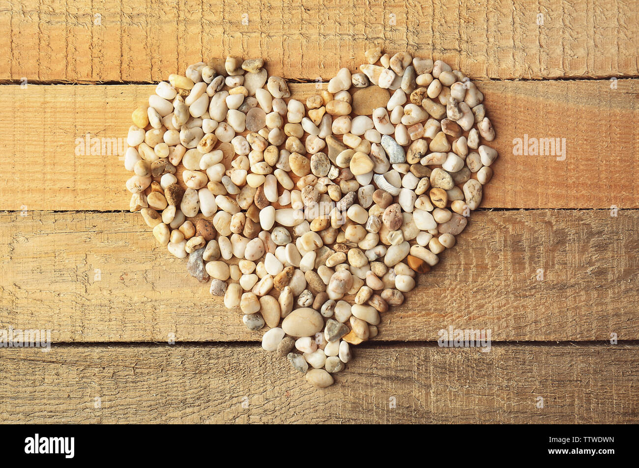 Heart made by pebbles hi-res stock photography and images - Alamy