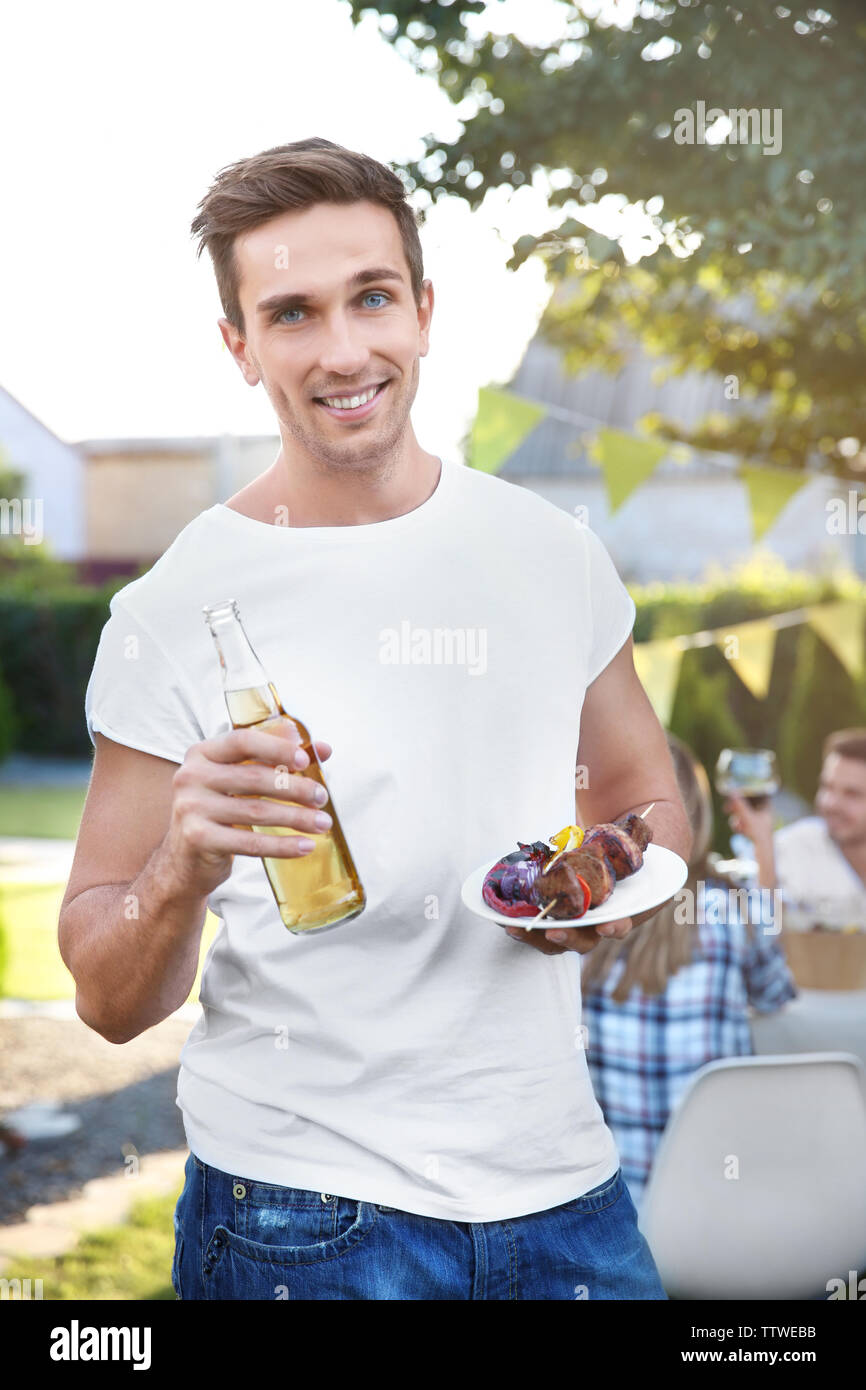 Man holding bottle of beer hi-res stock photography and images - Alamy