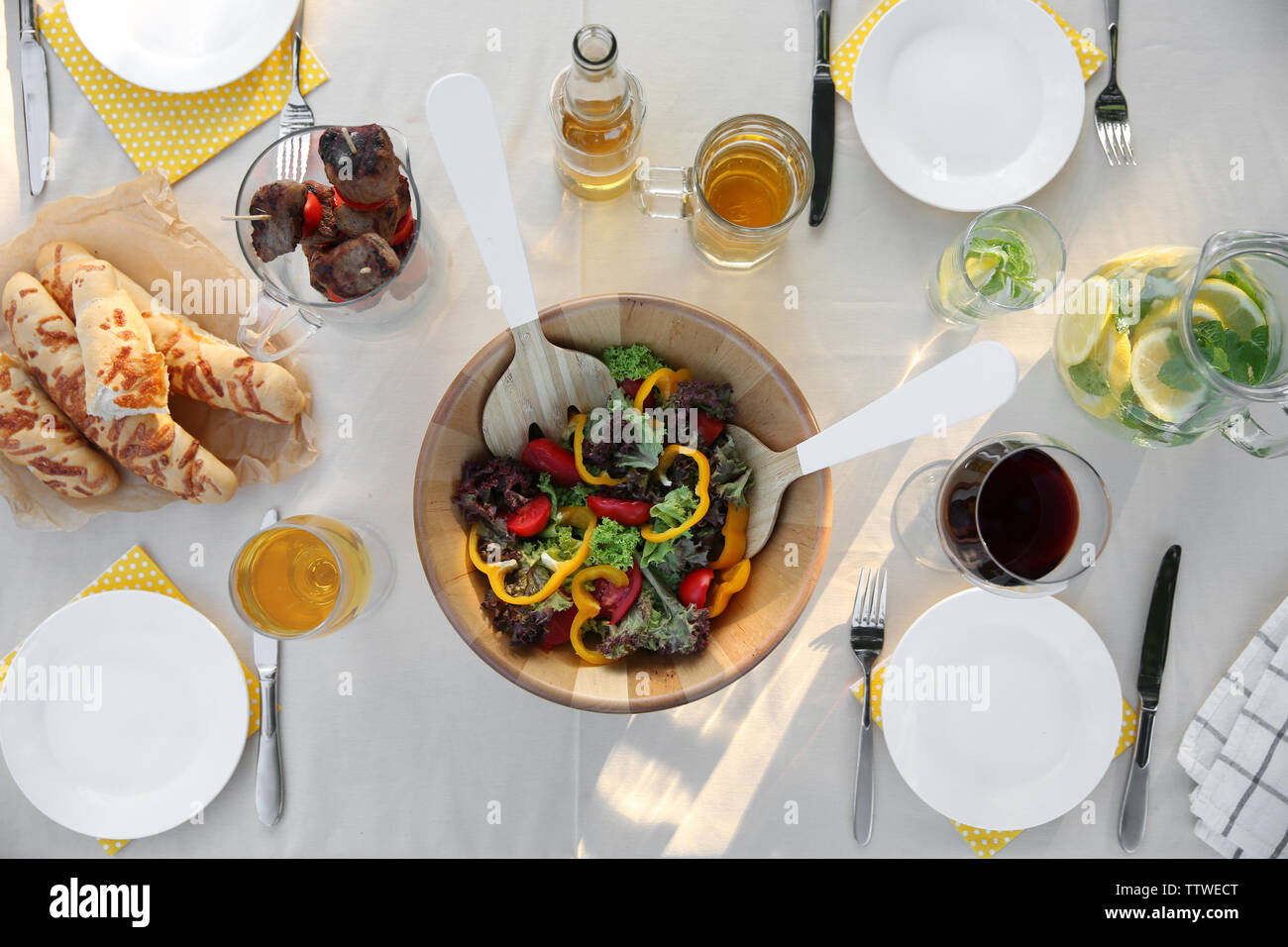 Picnic top view hi-res stock photography and images - Alamy