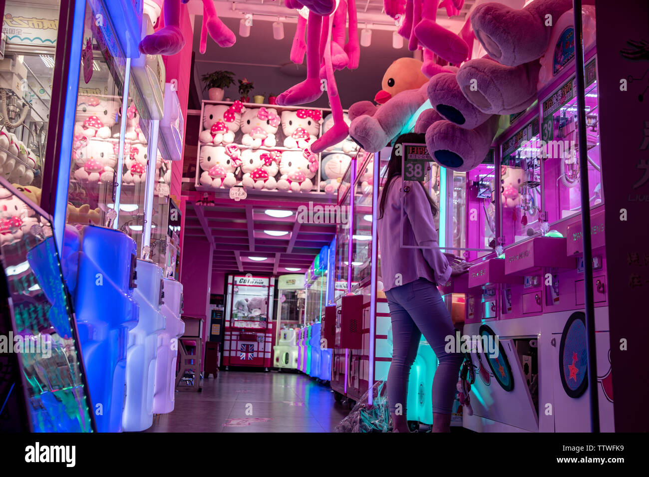 Doll machine shop Stock Photo - Alamy