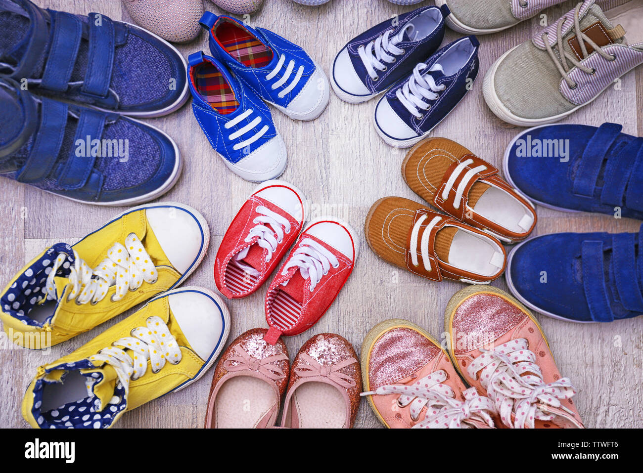Kids feet circle hi-res stock photography and images - Alamy