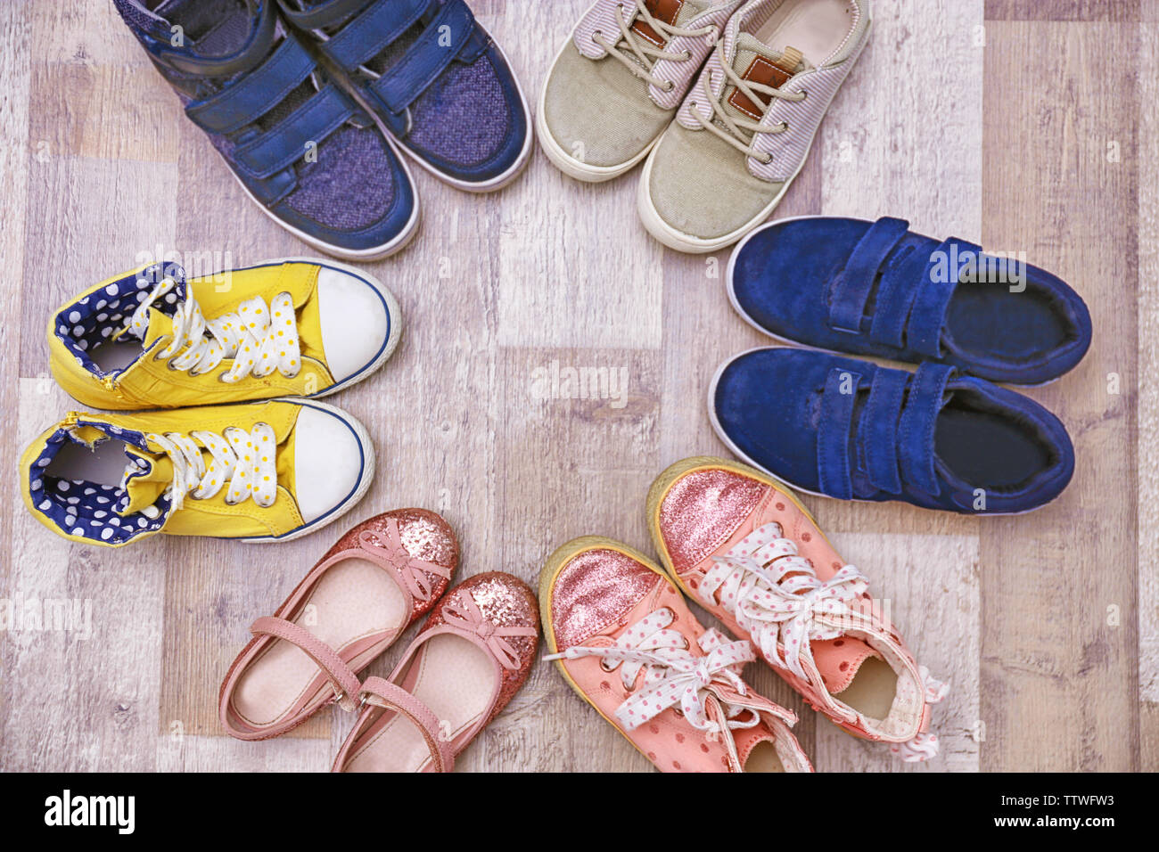 Kids feet circle hi-res stock photography and images - Alamy