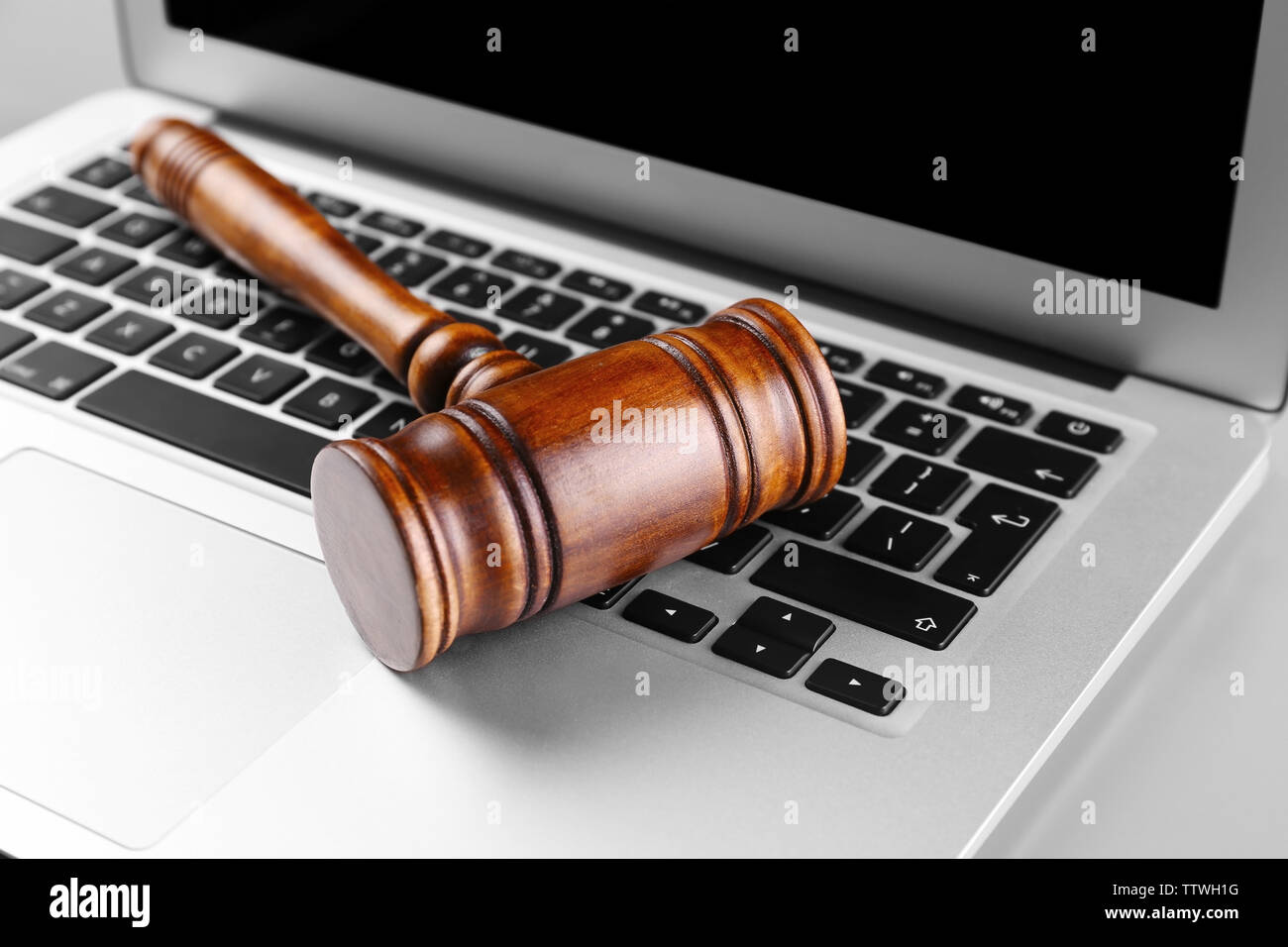 Closeup wooden judges gavel hi-res stock photography and images - Alamy