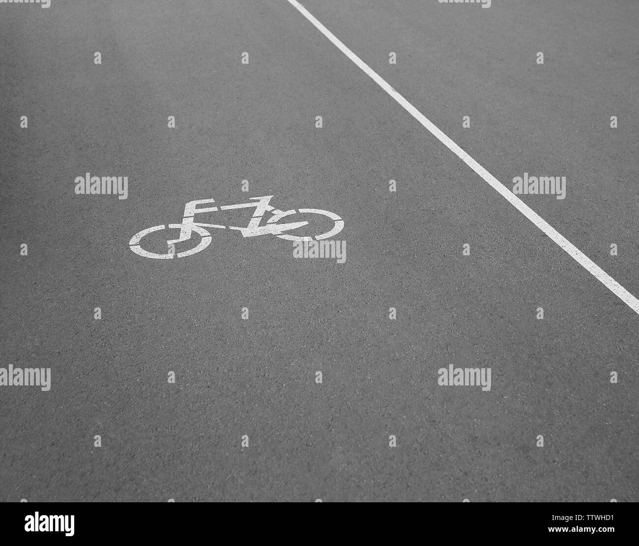 Bicycle sign on grey asphalt pavement Stock Photo - Alamy