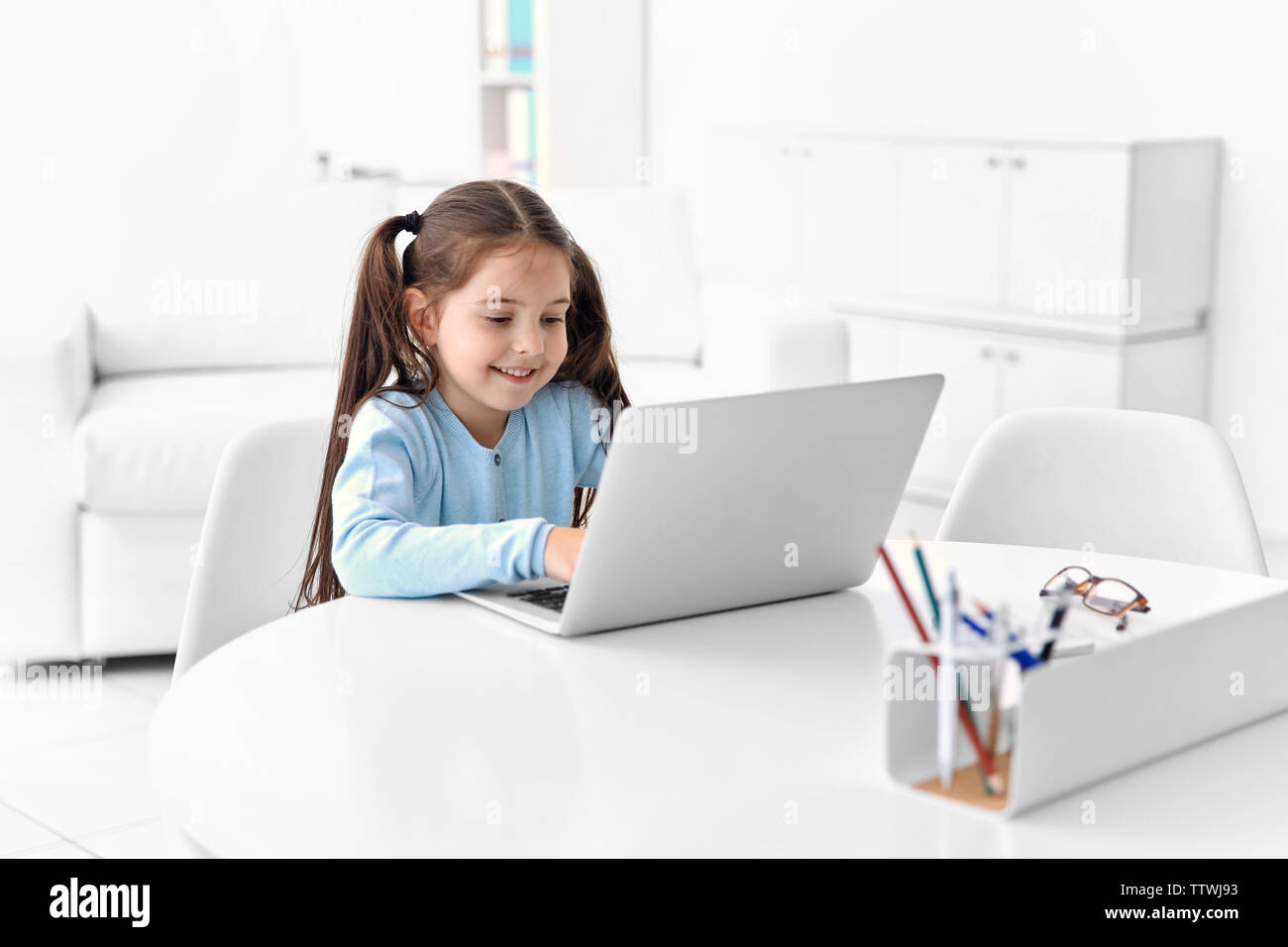 Small girl at father office Stock Photo - Alamy