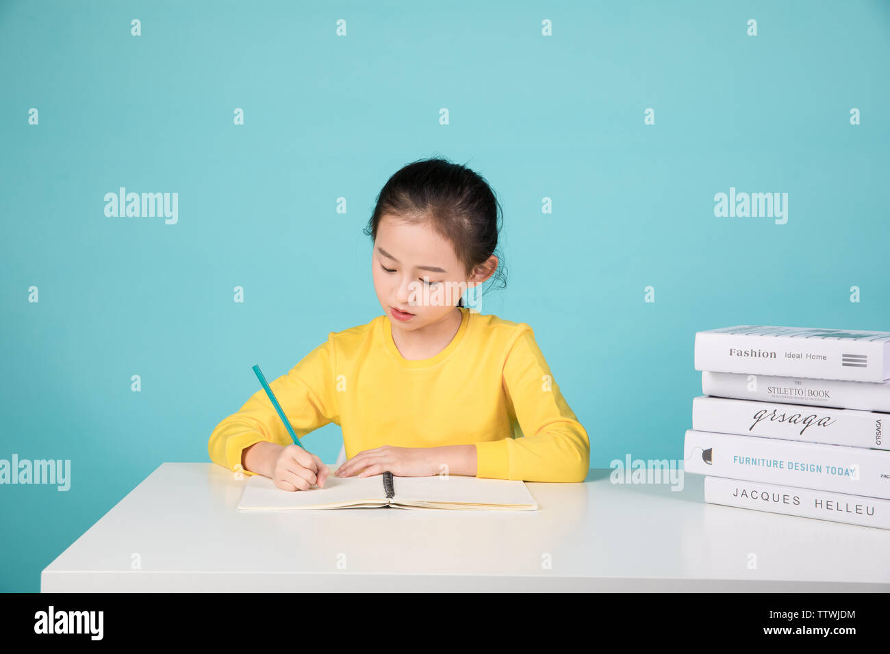 12 years old girl drawing hi-res stock photography and images - Alamy