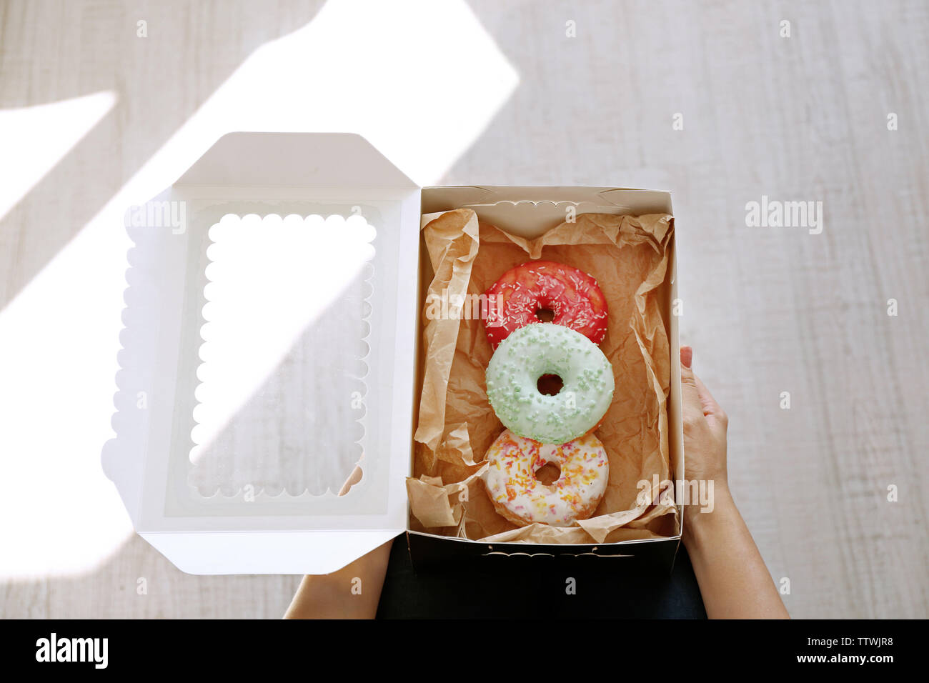 Holding box donuts hi-res stock photography and images - Alamy
