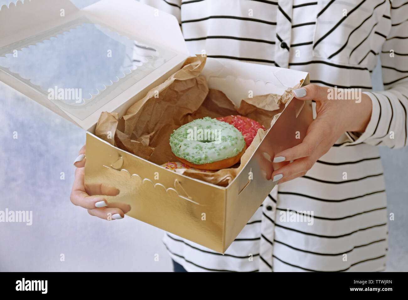 Holding box donuts hi-res stock photography and images - Alamy