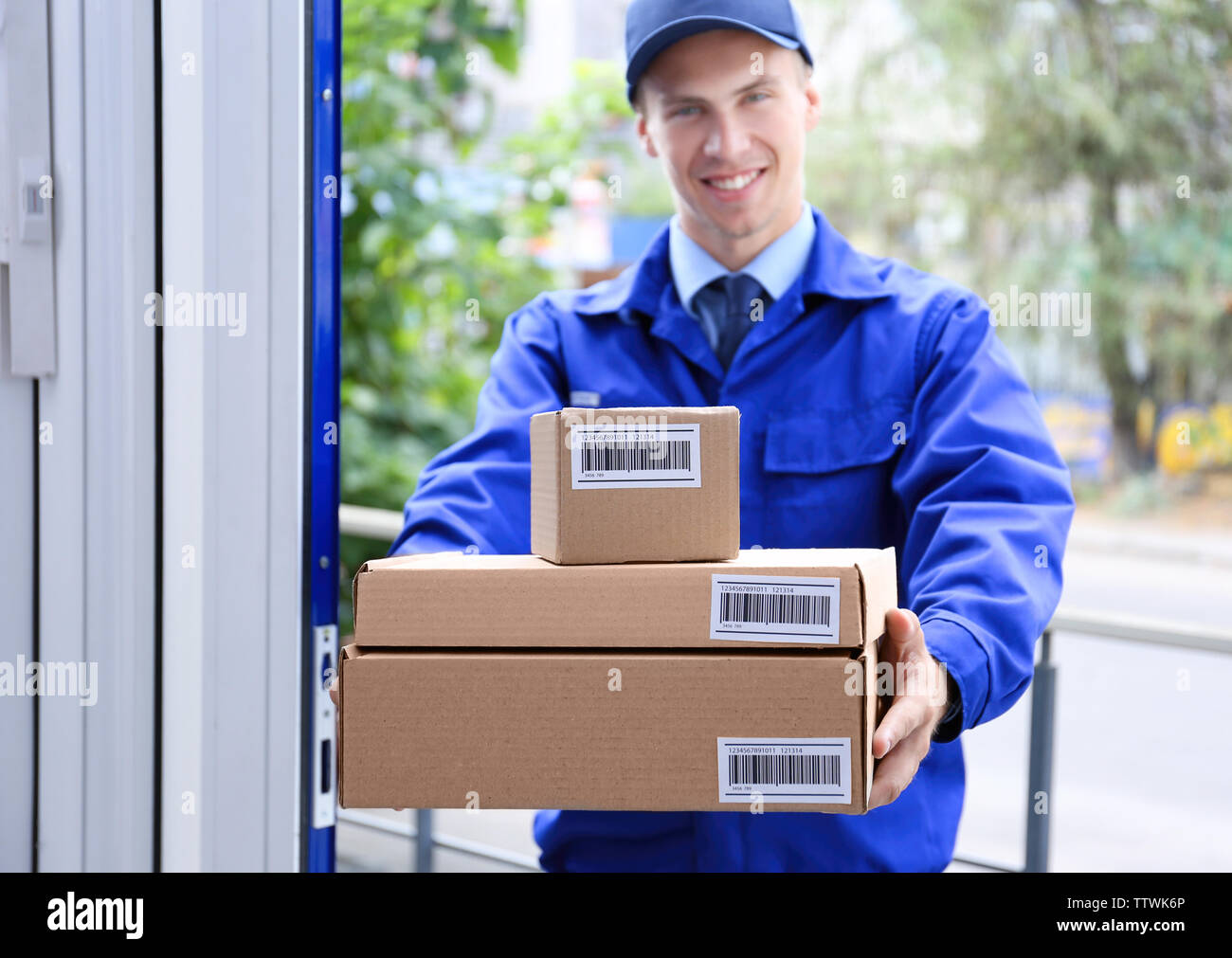 Holding packages hi-res stock photography and images - Alamy