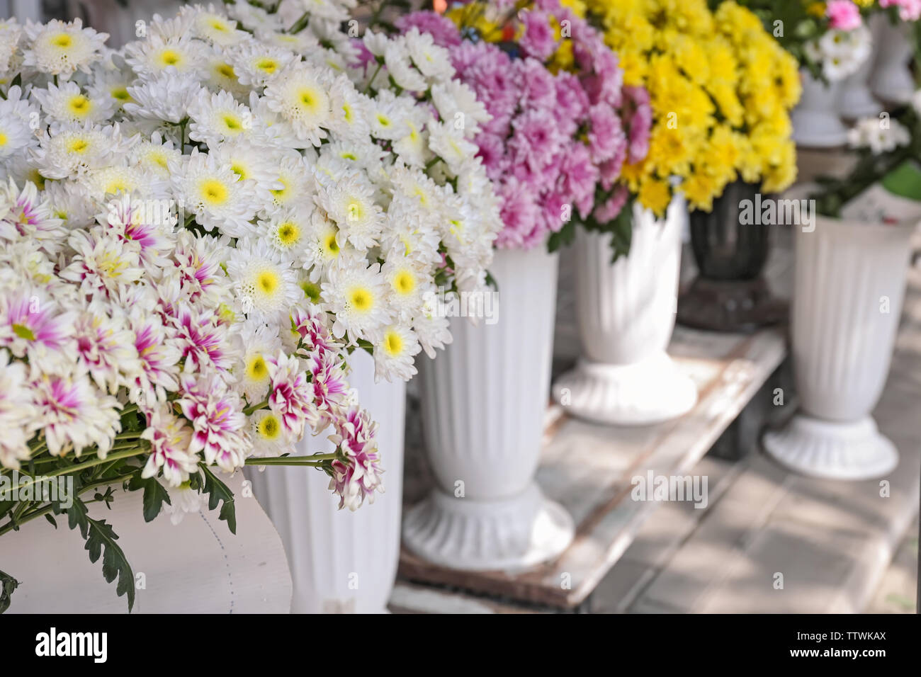 Fresh flowers on display outdoors Stock Photo - Alamy