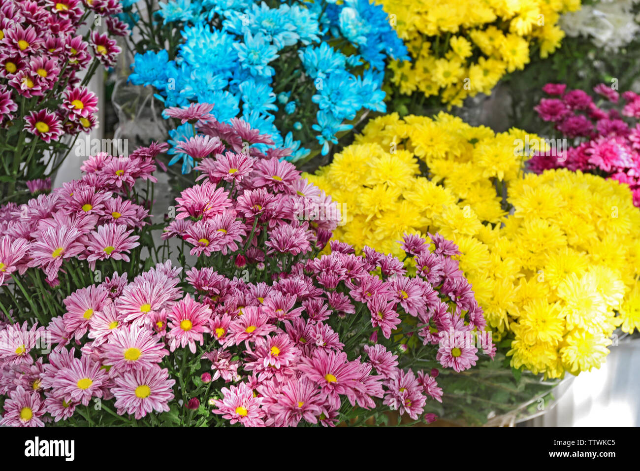 Fresh flowers on display outdoors Stock Photo - Alamy