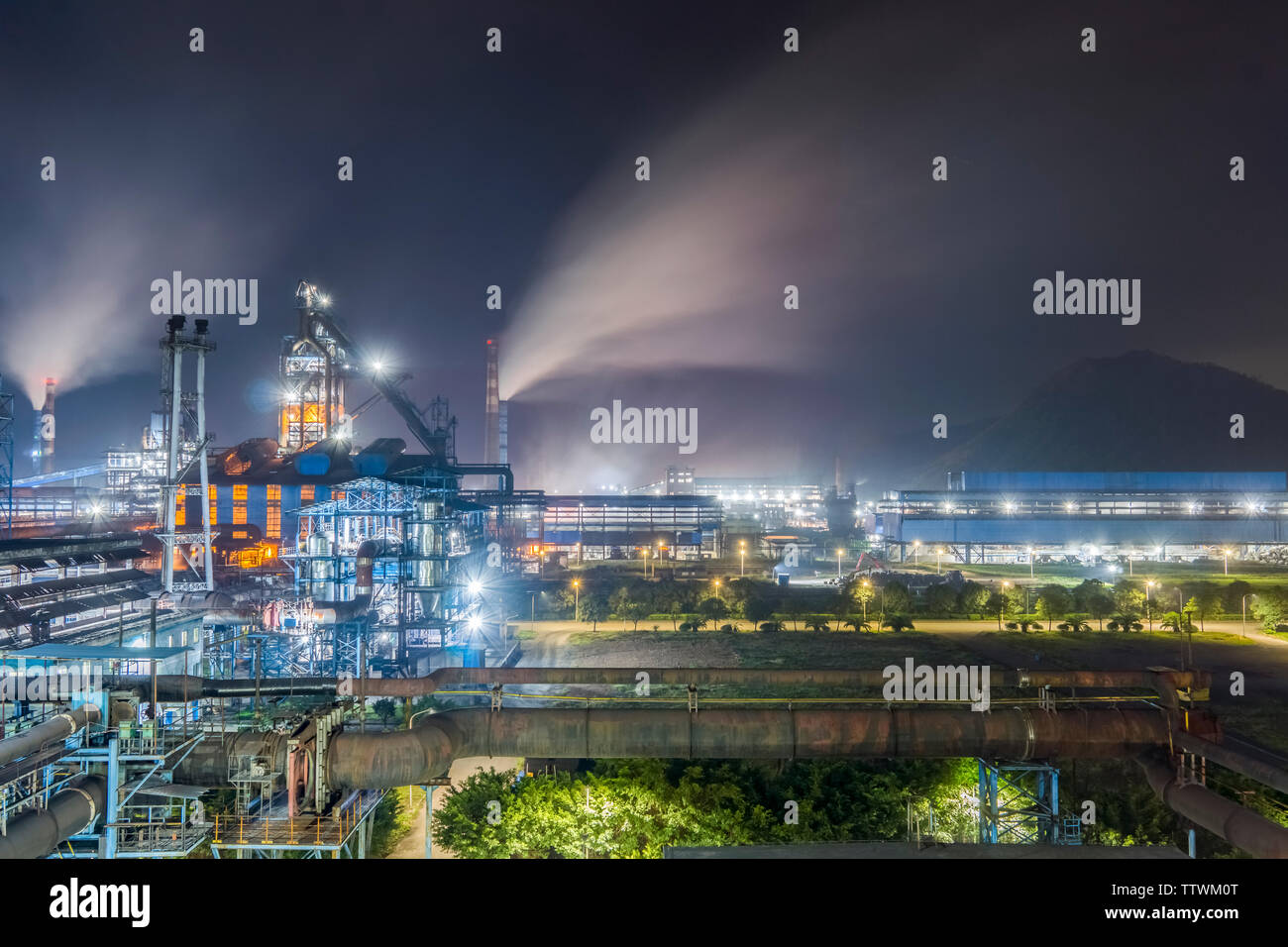 Night view of the steel mill Stock Photo - Alamy