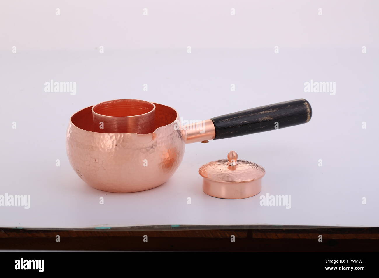 Pure copper pot hi-res stock photography and images - Alamy