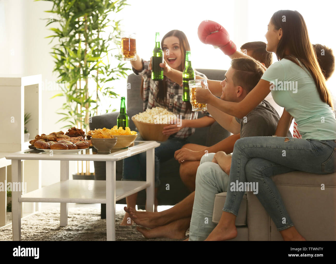 Female boxing fans hi-res stock photography and images - Alamy