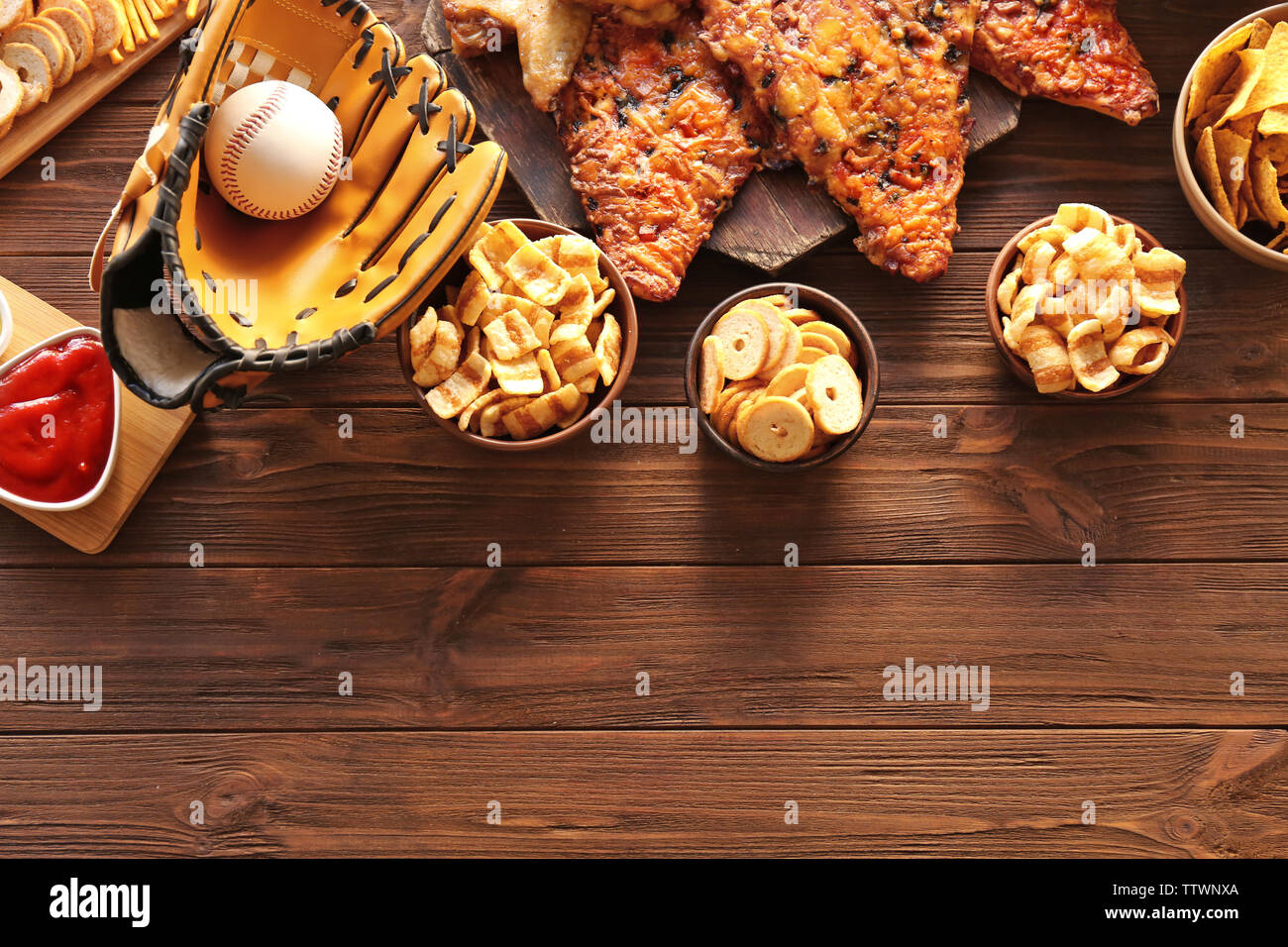 Baseball fan eating hi-res stock photography and images - Alamy
