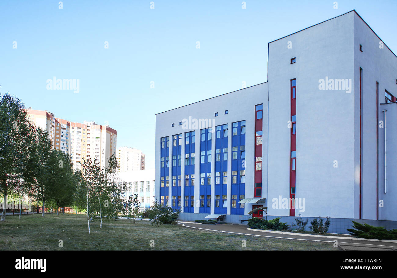Exterior of modern school building Stock Photo - Alamy