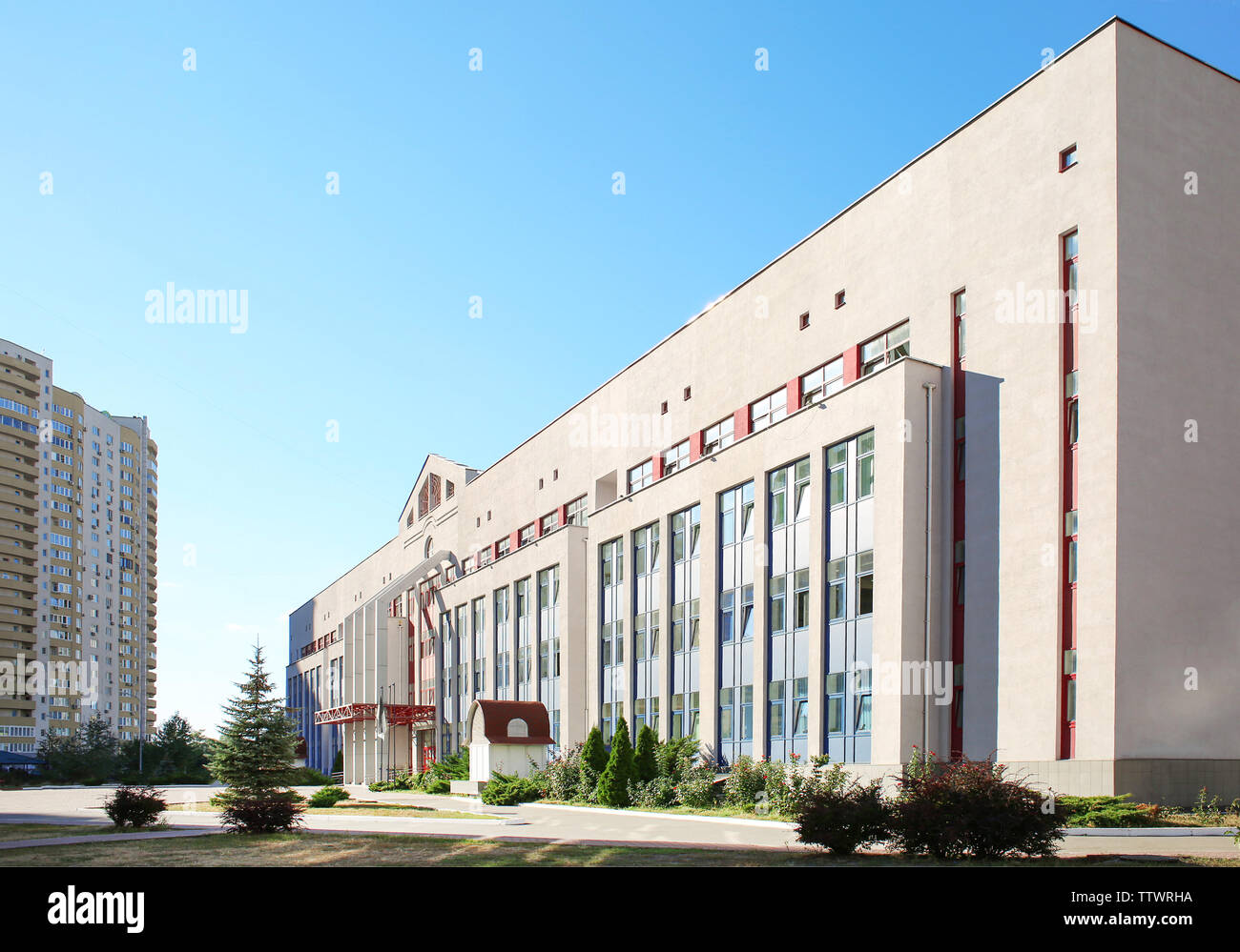 Exterior of modern school building Stock Photo - Alamy