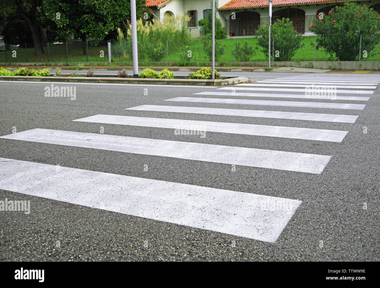 Empty crosswalk hi-res stock photography and images - Alamy