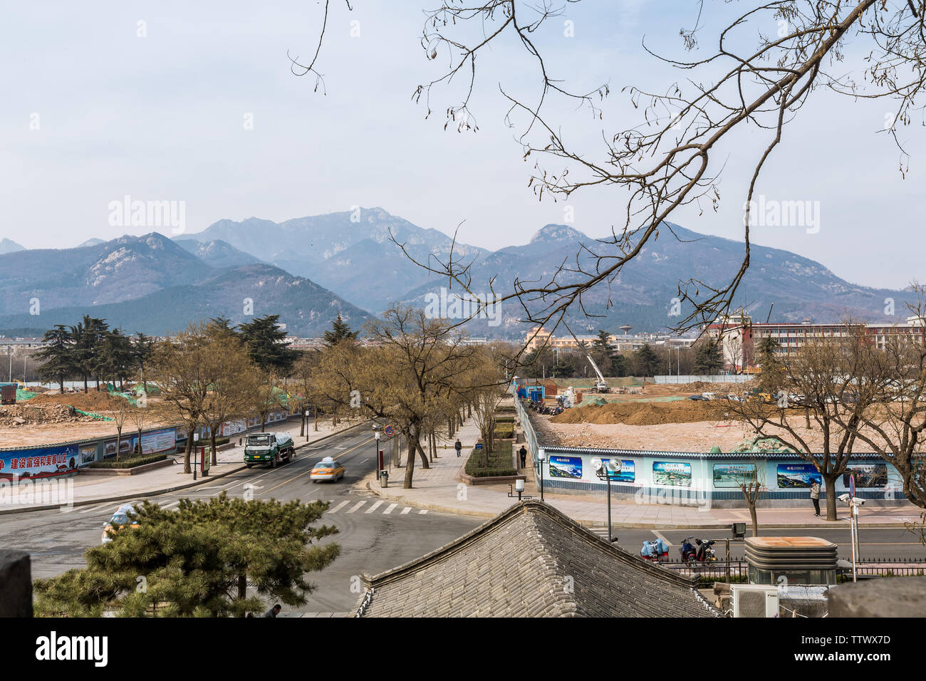 Dai Temple looks at Mount Taishan Stock Photo - Alamy