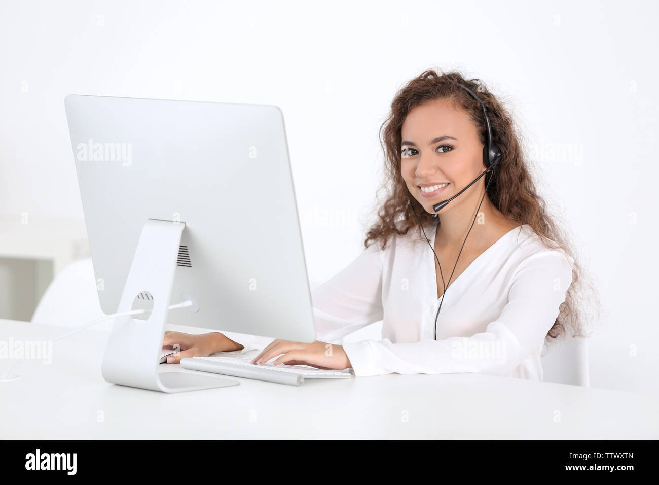 African female helpline operator hi-res stock photography and images ...
