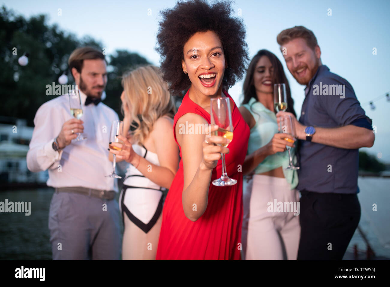 Female friends laughing new hi-res stock photography and images - Alamy