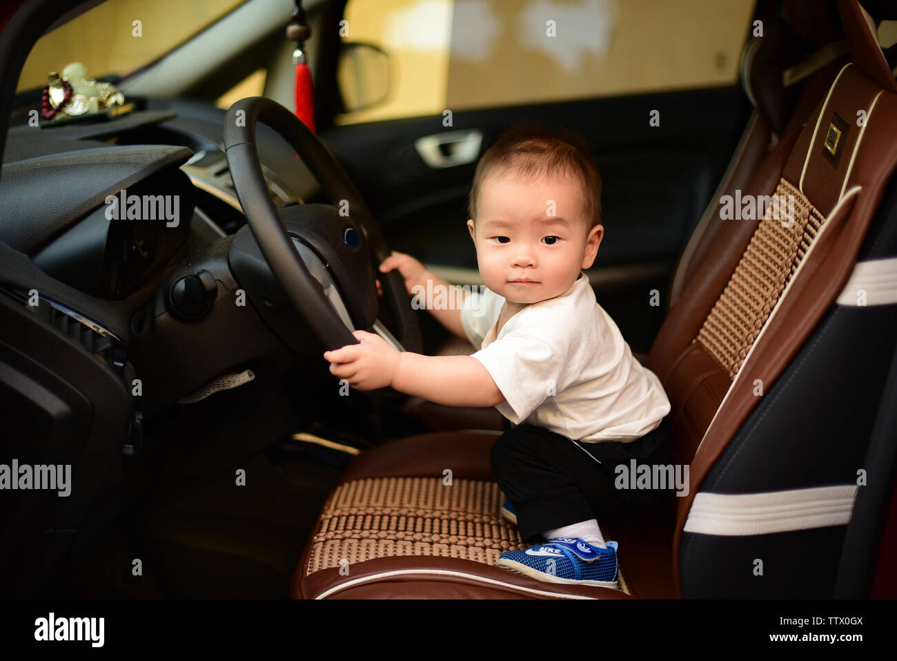 Baby drives a car Stock Photo - Alamy