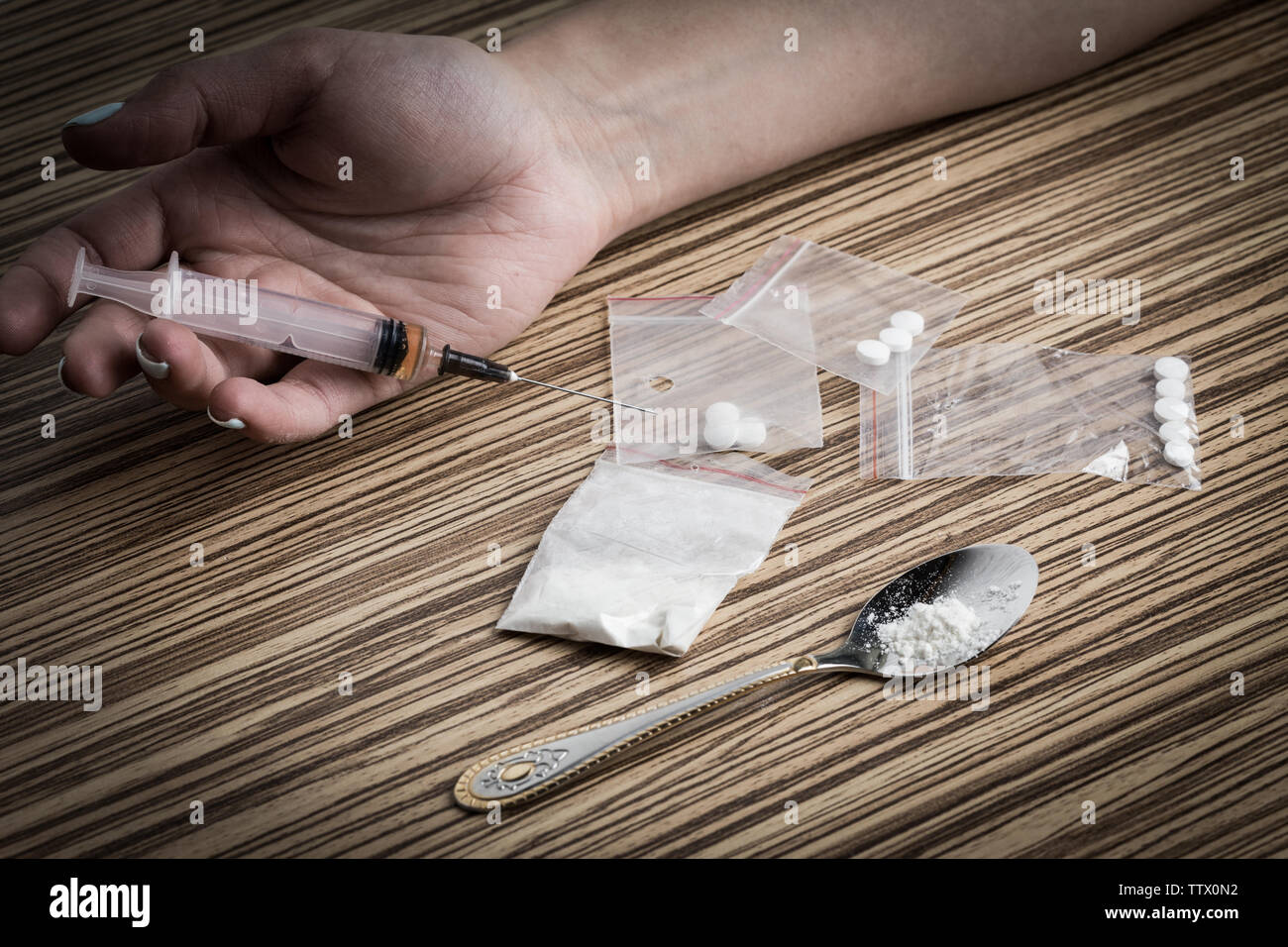 Drug Addict hand with syringe on the floor Stock Photo - Alamy