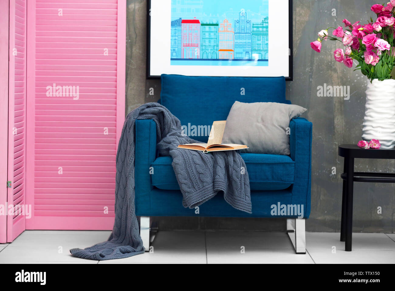 Modern room interior with pink wooden screen Stock Photo - Alamy