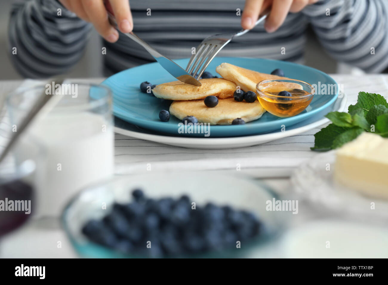 Woman in kitchen eating pancakes hi-res stock photography and images ...