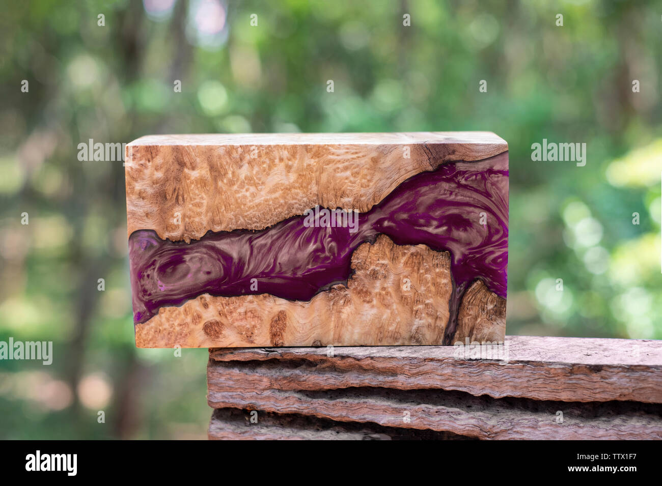 Casting epoxy resin stabilizing burl Leza Salao wood abstract art ...