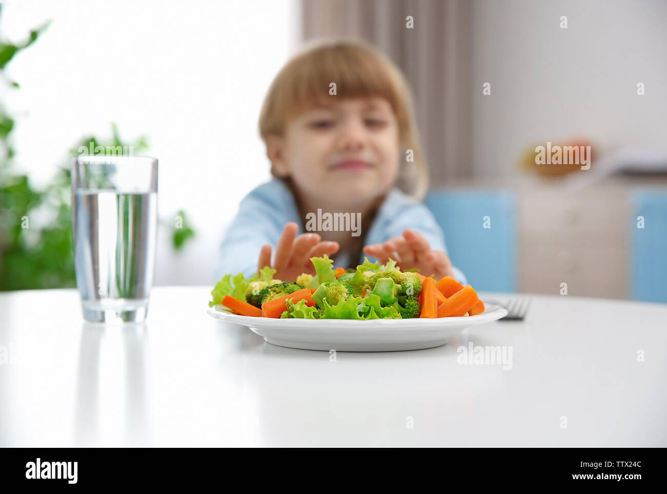 Child refusing to eat broccoli hi-res stock photography and images - Alamy