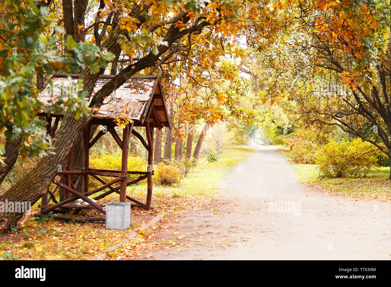 Long pathway hi-res stock photography and images - Alamy