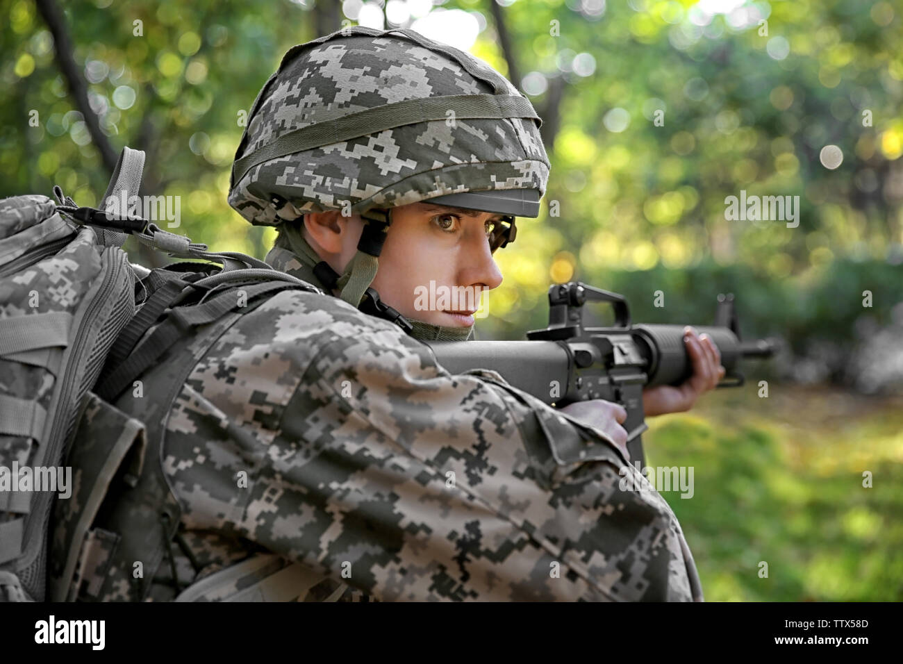 Soldier taking aim from rifle hi-res stock photography and images - Alamy
