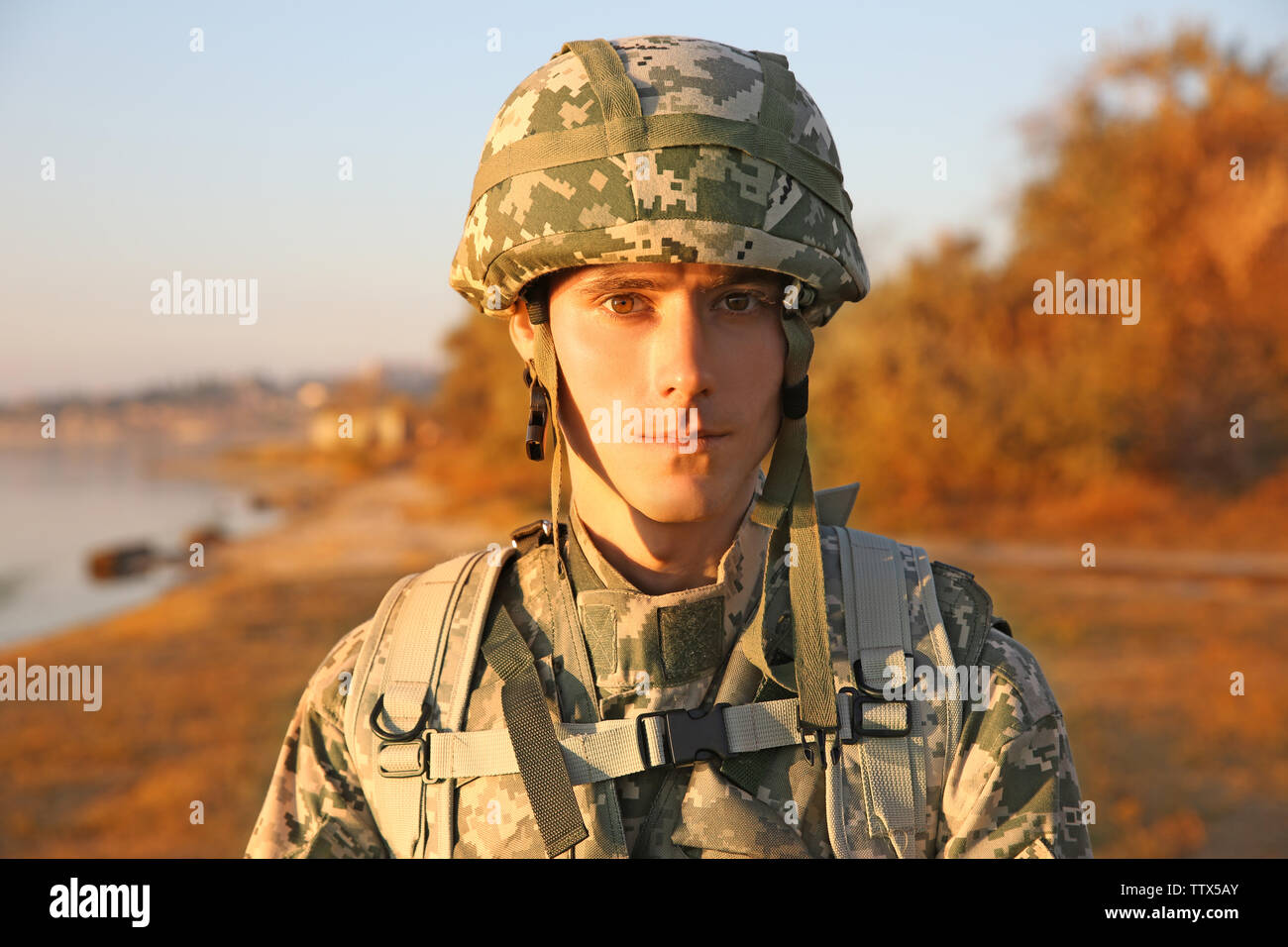 Commando sunset hi-res stock photography and images - Alamy
