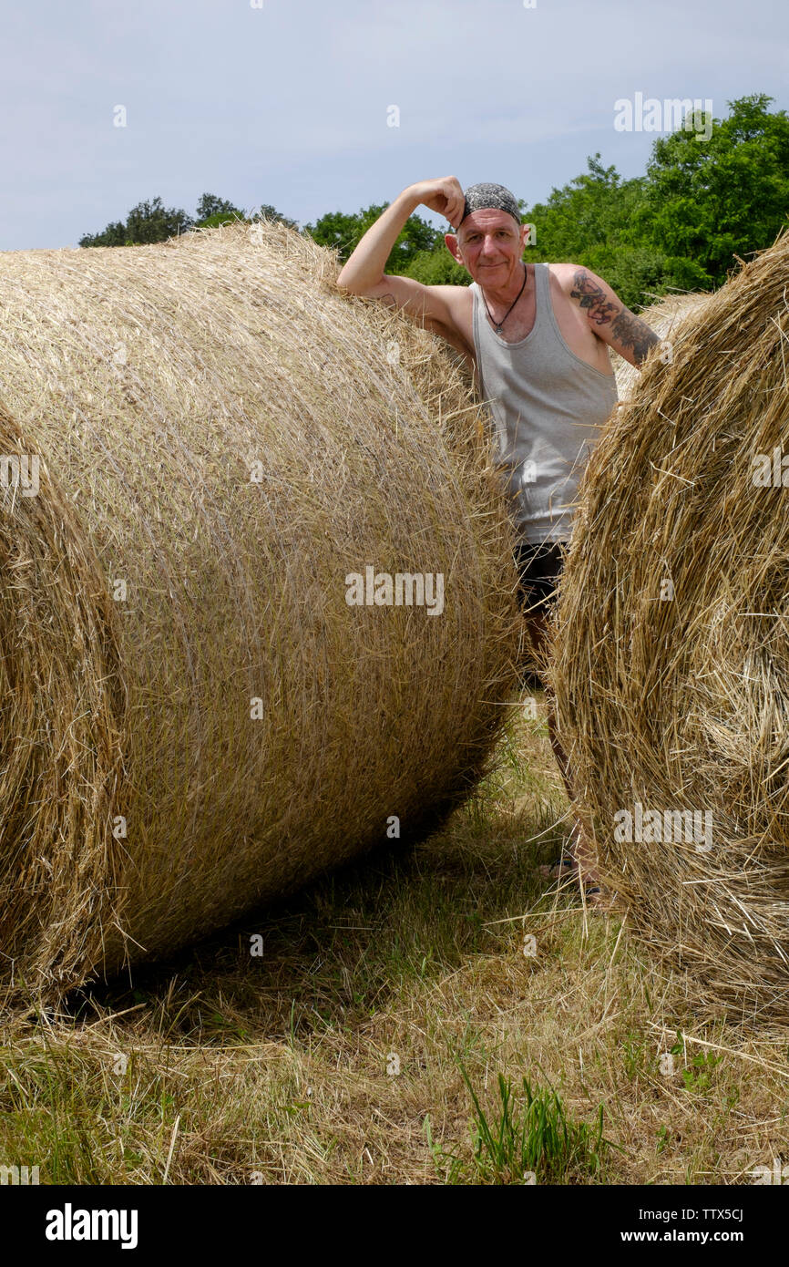 Man enjoying the warm sunshine hi-res stock photography and images - Alamy