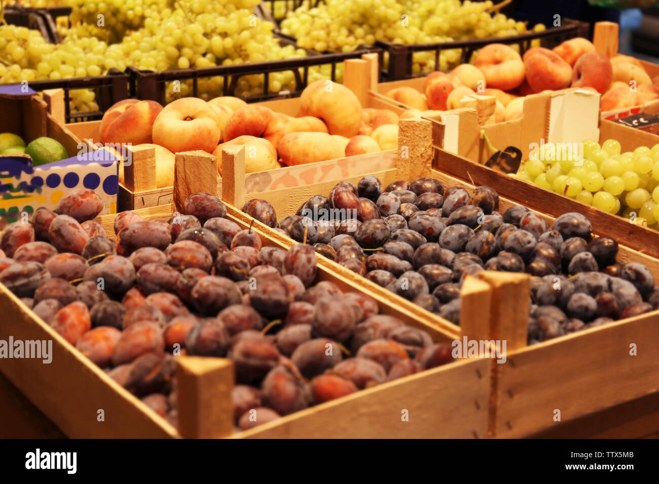 Boxes with fresh fruits in supermarket Stock Photo - Alamy
