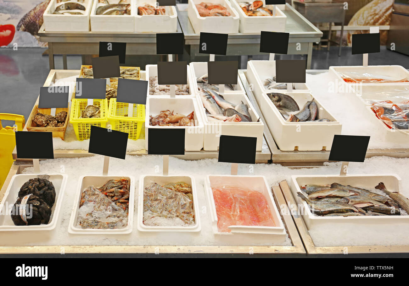 Fresh fish in supermarket Stock Photo - Alamy