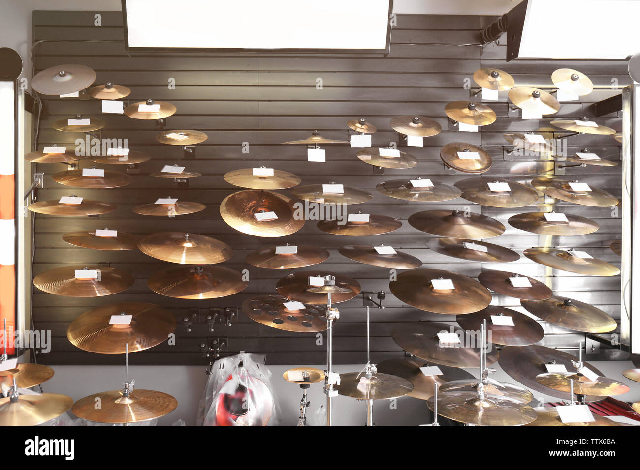 Drum plates hi-res stock photography and images - Alamy
