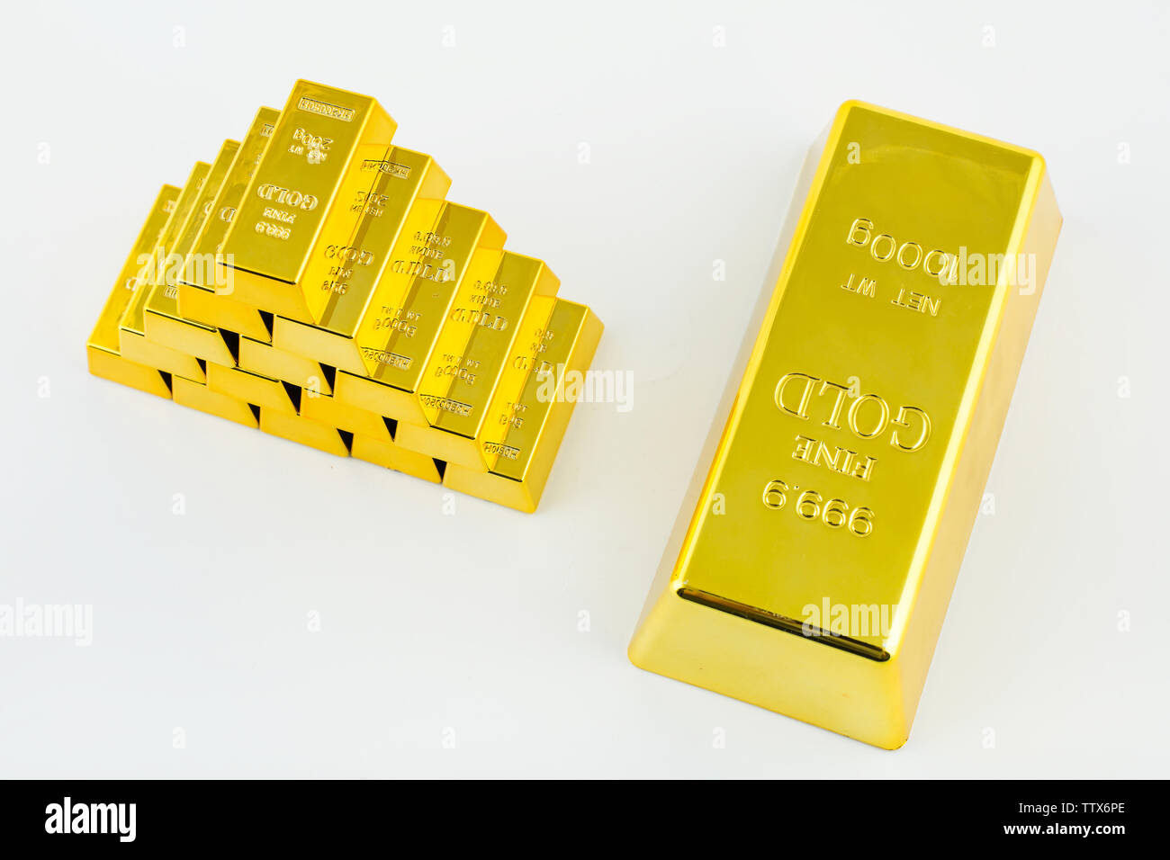 World gold bullion hi-res stock photography and images - Alamy