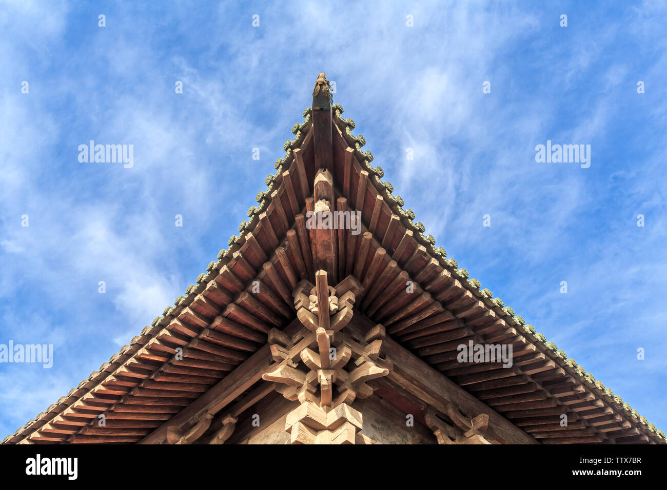 Eaves horn hi-res stock photography and images - Alamy