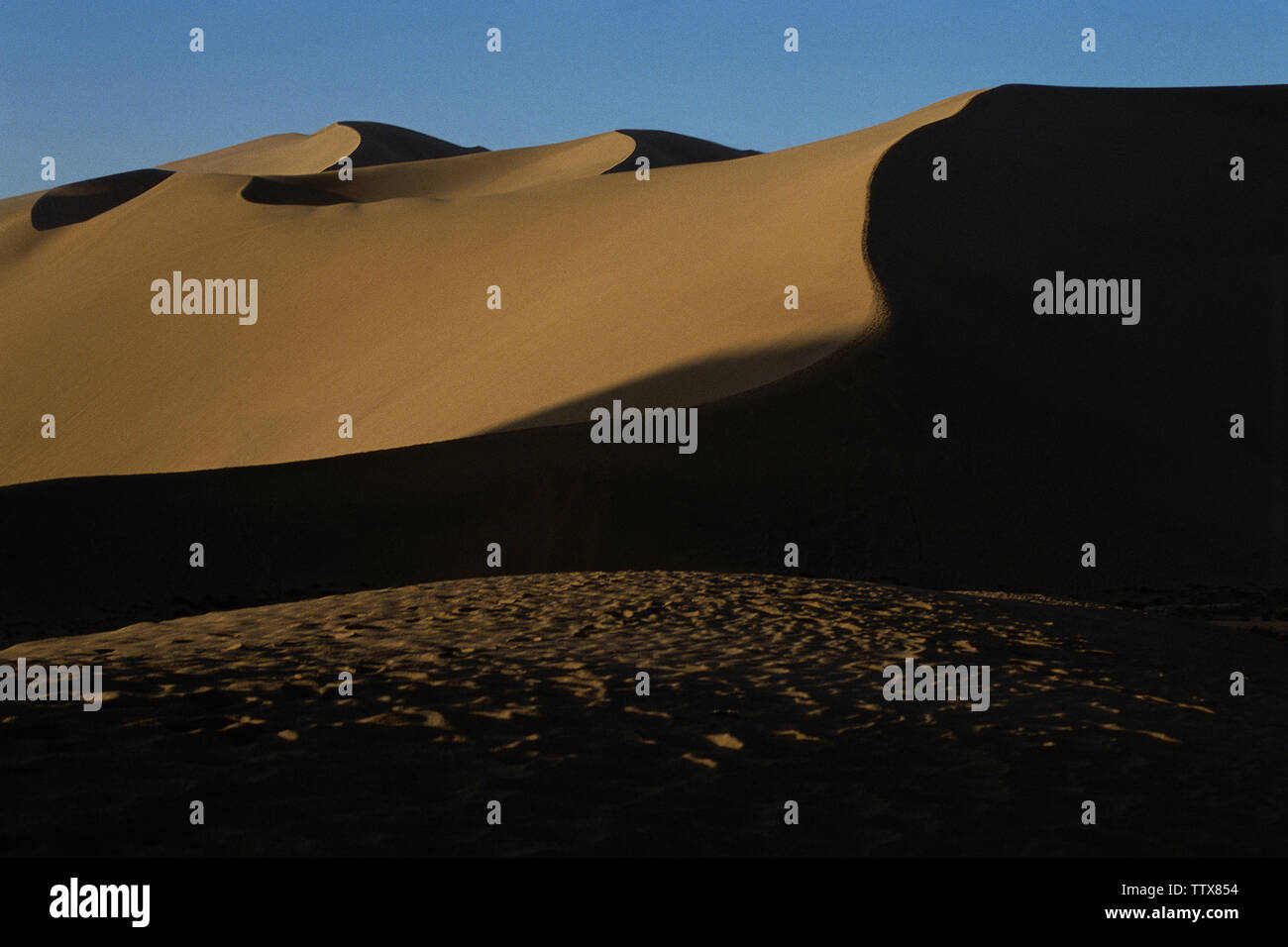 Sand arid landscaped nature hi-res stock photography and images - Alamy